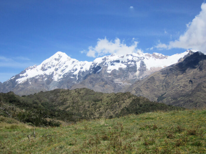 El Majestuoso Nevado Verónica: Un Viaje a las Alturas de Cusco - Real ...